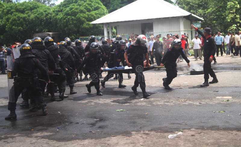 Police riot simulation editorial photo. Image of safe - 32542551