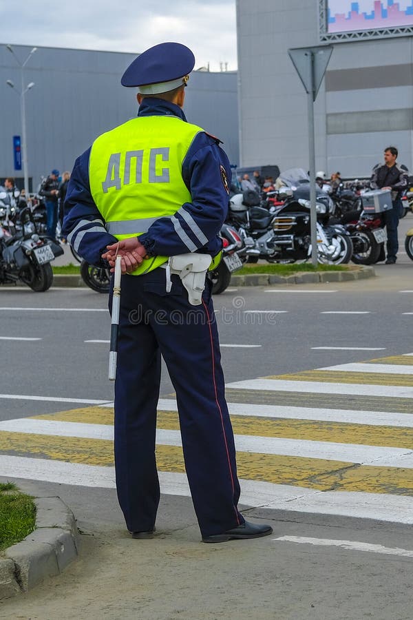 Policeman Standing in Front of a Pedestrian Crossing Editorial ...