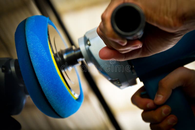 Polisseur automatique photo stock. Image du hommes, ouvrier - 31414226