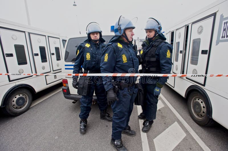 Politie in Het Toestel Van De Rel Redactionele Afbeelding - Image of ...