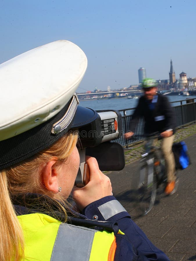 Duitse Politiewagens redactionele stock foto. Image of knipperen - 20758248