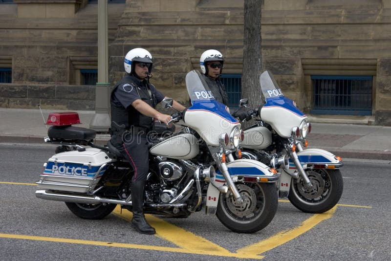 Politie Twee Op Motorfietsen Redactionele Stock Foto - Image of zitting ...