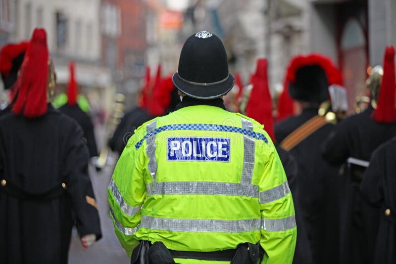 Briten Bewaffneten Polizei London England Redaktionelles Stockbild ...