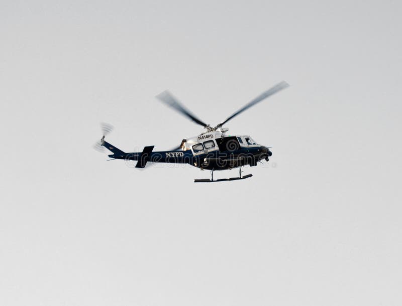 Polizeihubschrauber redaktionelles foto. Bild von blatt - 98155336