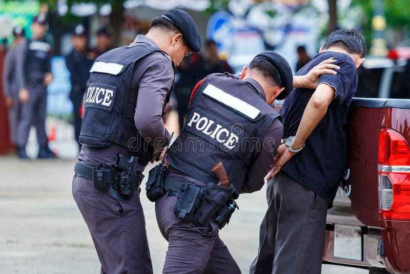 Polizei, Die Stahl Mit Handschellen Fesselt, Die Festgenommene Polizei ...