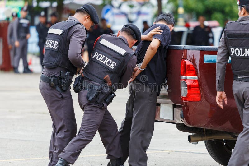 Polizei, Die Stahl Mit Handschellen Fesselt, Die Festgenommene Polizei ...
