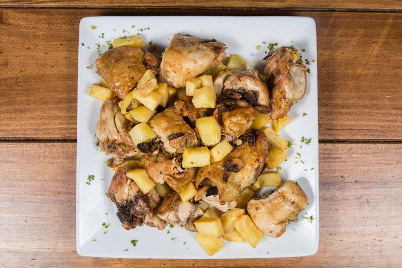 Pollo al ajillo stock image. Image of ajillo, lunch - 270407797