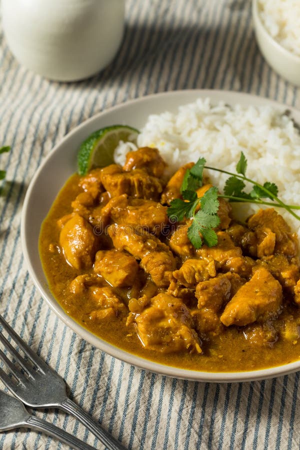 Pollo Al Curry De Coco Casero Foto de archivo - Imagen de comida ...
