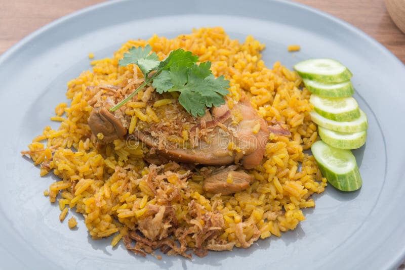 Pollo Biryani Con Arroz Y Salsa Imagen de archivo - Imagen de pollo ...