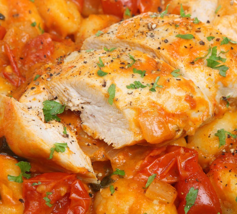 Pollo Cacciatore Con Gnocchi Immagine Stock - Immagine di casserolato ...