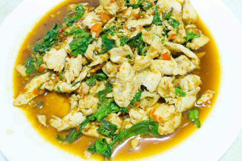 Pollo Con Las Hojas De La Albahaca Imagen de archivo - Imagen de ...