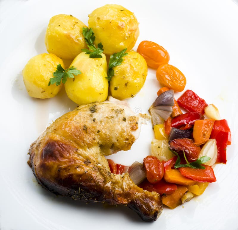 Pollo De Carne Asada Con Las Patatas Imagen de archivo - Imagen de ...