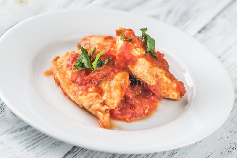 Pollo En Salsa De Ajo Del Tomate Imagen de archivo - Imagen de cocinado ...