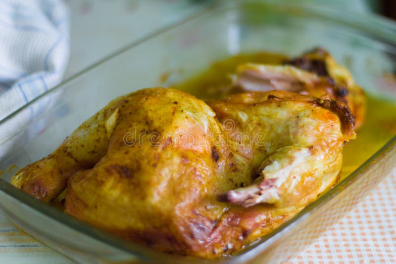 Pollo Frito, Pollo Frito Con Los Condimentos Foto de archivo - Imagen ...