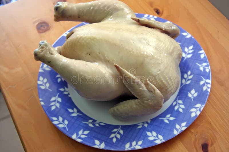 Pollo Entero Hervido Con Fondo Blanco Foto de archivo - Imagen de ...