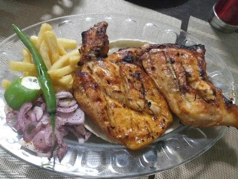 Pollo a La Parrilla De Comida Turca Medio Pollo Imagen de archivo ...