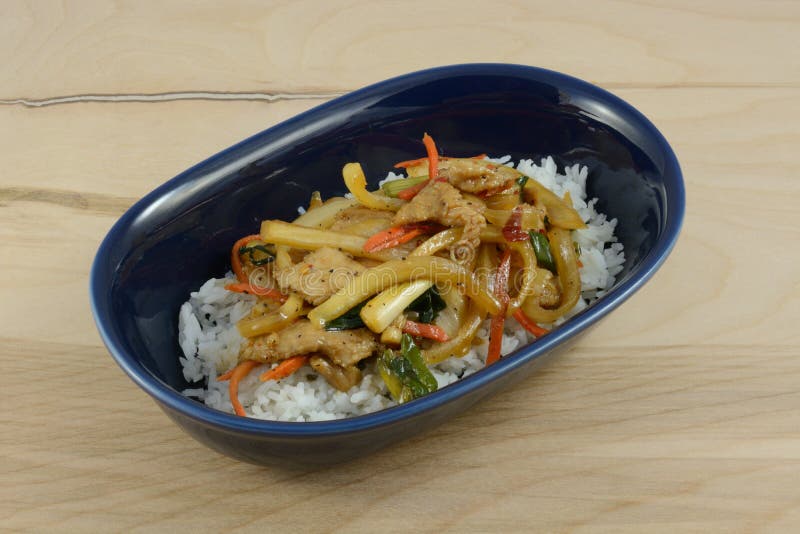 Pollo mongol imagen de archivo. Imagen de restaurante - 83407509