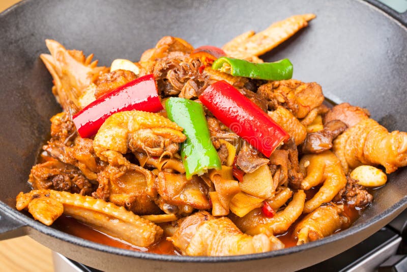 Pollo piccante del wok immagine stock. Immagine di alimento - 73946023