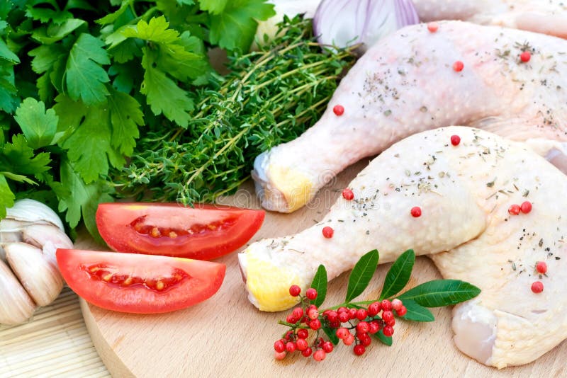 Pollo Sin Procesar Sazonado Imagen de archivo - Imagen de cocina ...