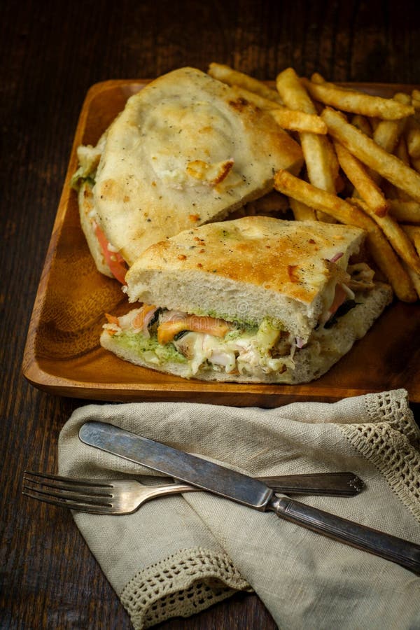 Pollo Toscano Asado a La Parrilla Panini Imagen de archivo - Imagen de ...