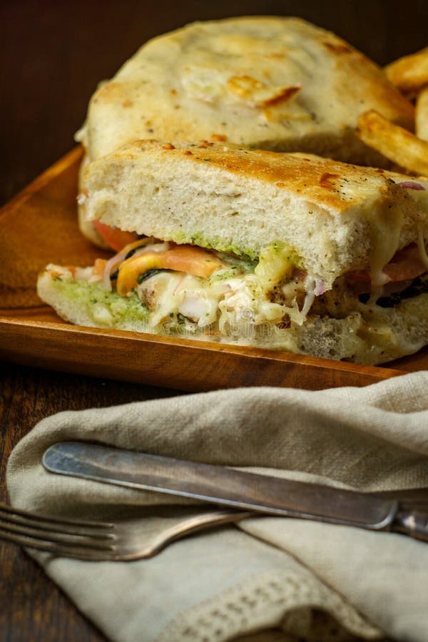 Pollo Toscano Asado a La Parrilla Panini Imagen de archivo - Imagen de ...