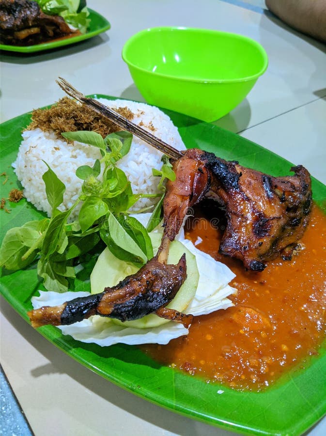 Pollo Tradicional a La Parrilla Imagen de archivo - Imagen de pollo ...