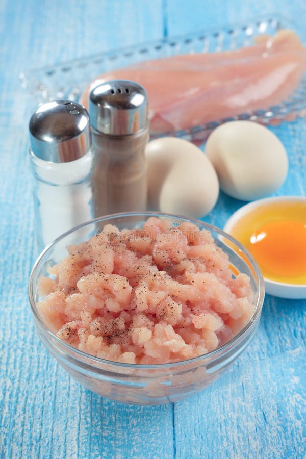 Pollo macinato immagine stock. Immagine di mucchio, preparazione - 45916737