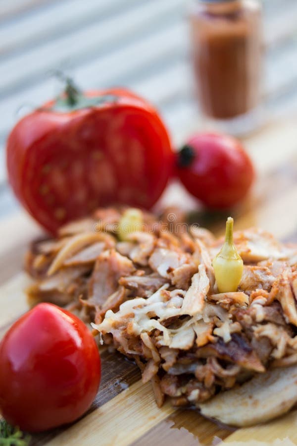 Pollo turco Doner/Shawarma foto de archivo. Imagen de almuerzo - 75351704