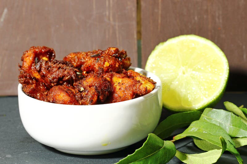 Pollo 65, Un Aperitivo Indio Del Pollo Foto de archivo - Imagen de ...