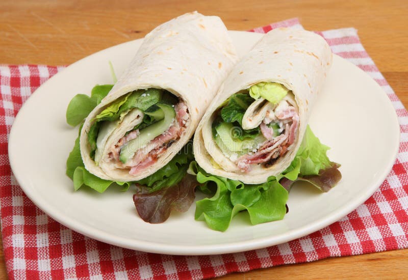 Pollo Y Tocino Caesar Wrap Sandwich Imagen de archivo - Imagen de ...