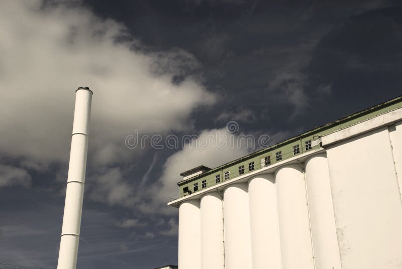 Pollution d'usine image stock. Image du essence, industrie - 10865277