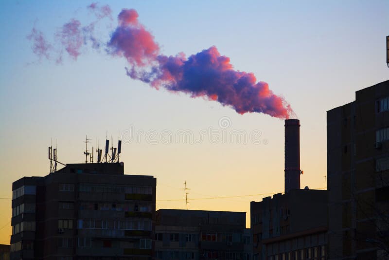 Pollution d'usine image stock. Image du fumée, aube, journée - 5150723