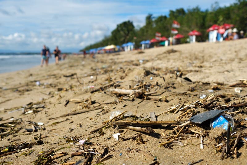 Déchets Sur La Plage, Pollution Environnementale Dans Bali Indonésie ...