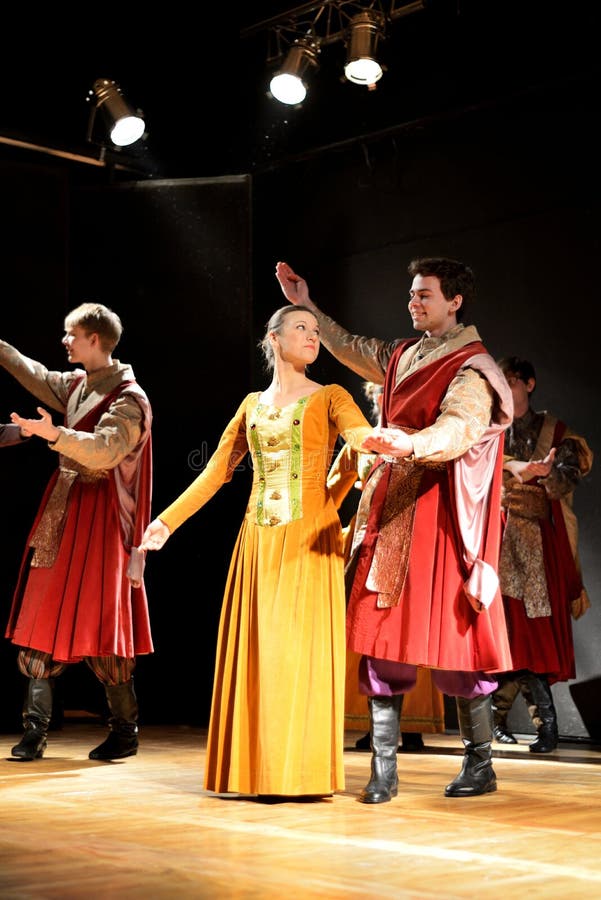 Polnischer Traditioneller Volkstanz Redaktionelles Bild - Bild von ...