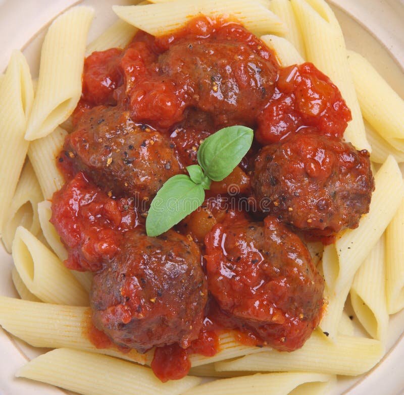 Polpette e pasta italiane immagine stock. Immagine di cucina - 17900285