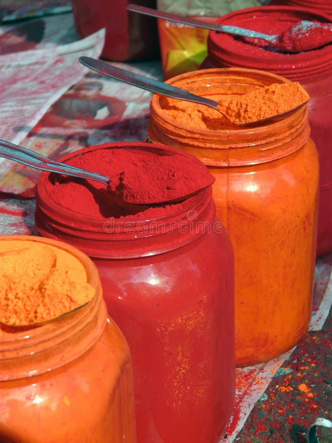 Polveri colorate immagine stock. Immagine di cestini, pila - 4437237