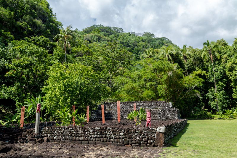 Polynesian Gods in the Sacred Place Stock Photo - Image of island ...