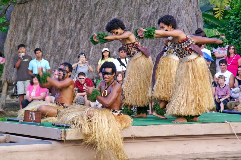 Polynesischer Koch-Islanders-Tanz Im Kulturellen Zeigung in Rarotonga ...