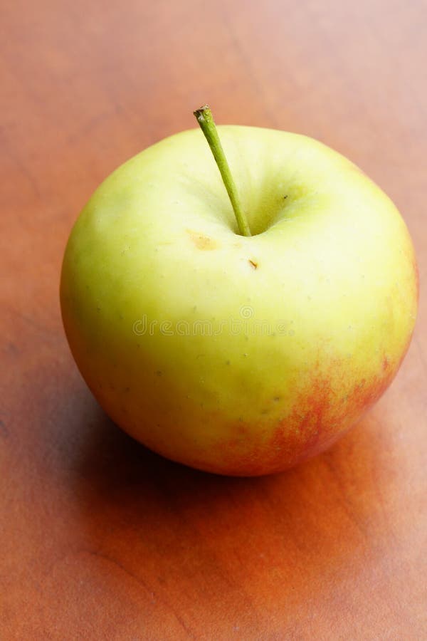 Pomme d'Elstar image stock. Image du fruits, nourriture - 45275213