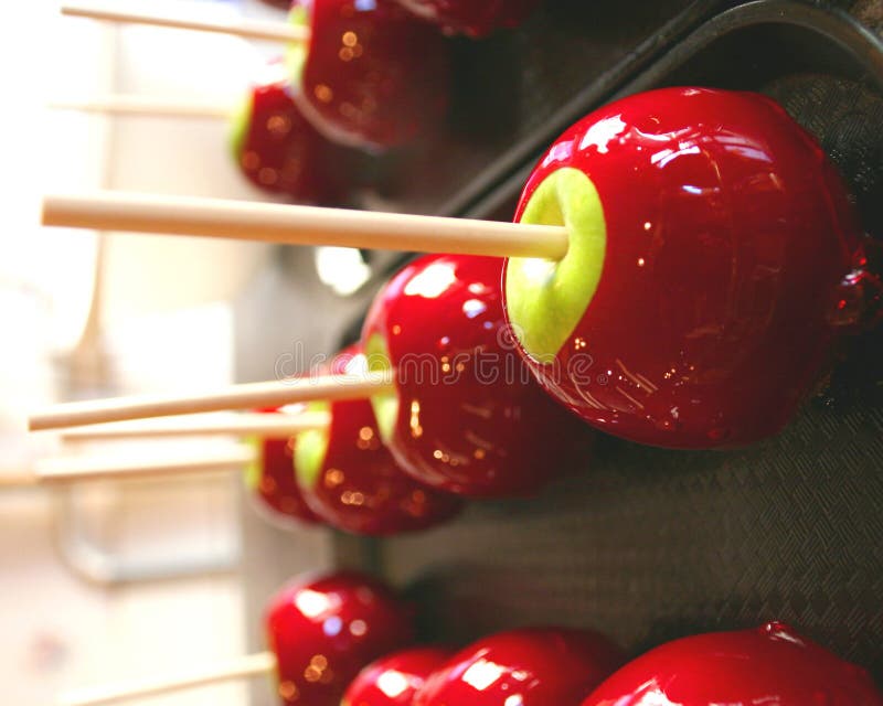 Pomme de sucrerie image stock. Image du sucre, groupe, bâton - 691339