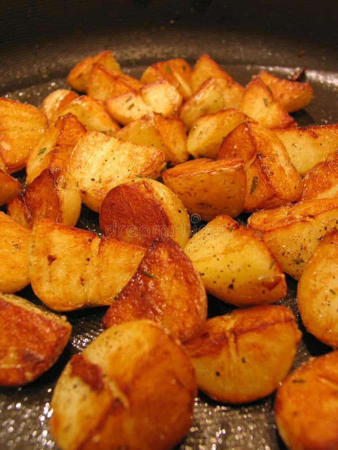 Pommes de terre de Sauté image stock. Image du recette - 1872689