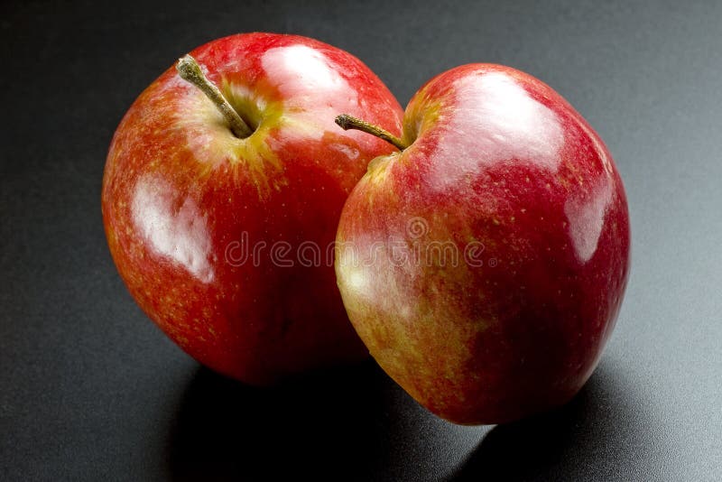 Pommes rouges brillantes image stock. Image du texture - 29600883
