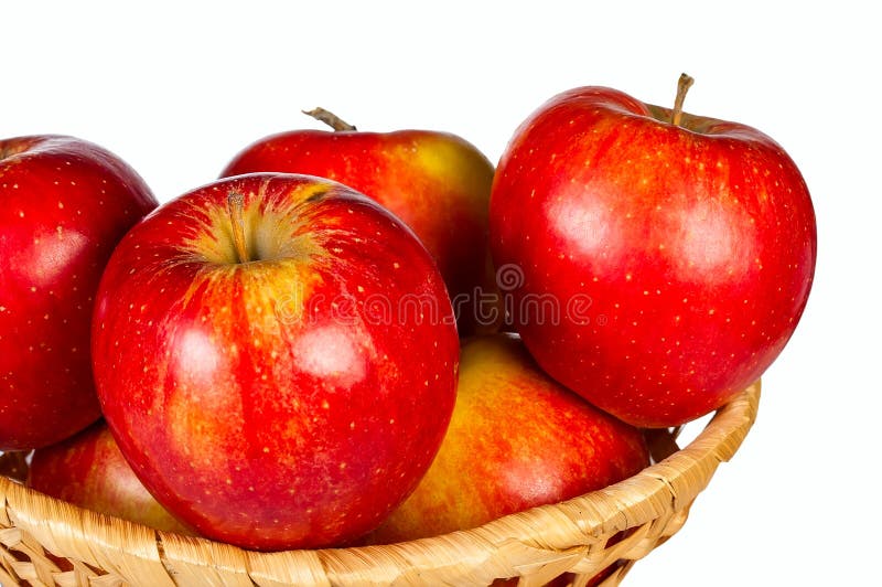 Pommes Rouges Dans Le Panier En Osier Image stock - Image du isolement ...