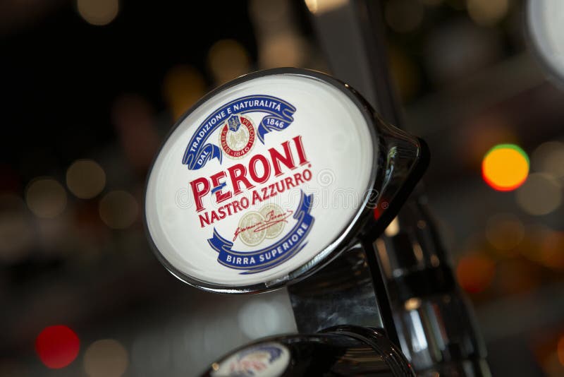 Tireuse Peroni dans un bar image éditorial. Image du maison - 15253470