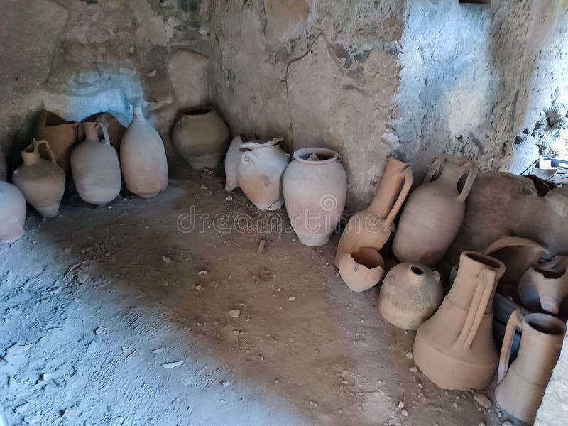 Pompei - Anfore Nella Casa Del Menandro Editorial Stock Photo - Image ...
