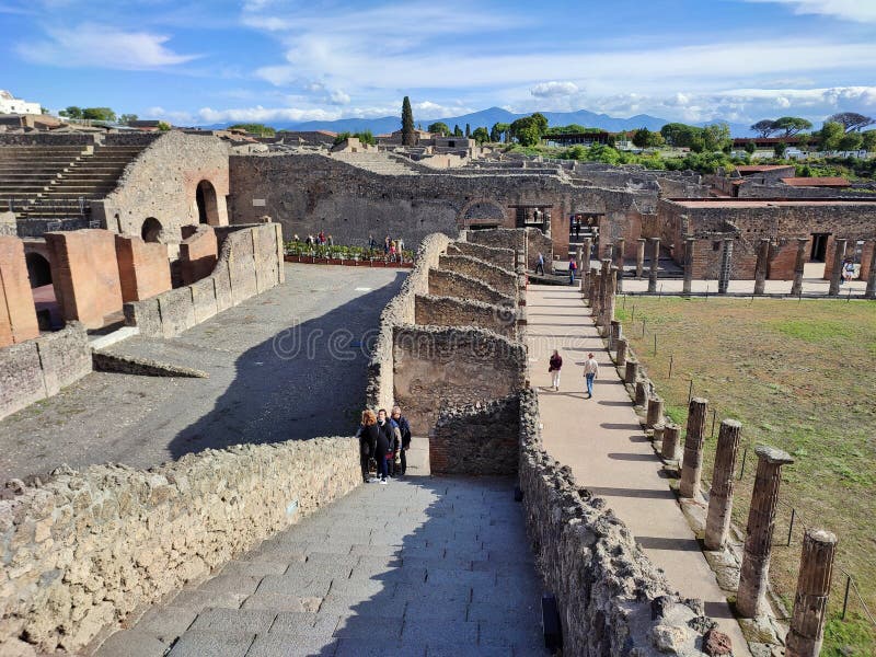 Pompei - Panorama Dalla Scalinata Del Foro Triangolare Editorial Image ...