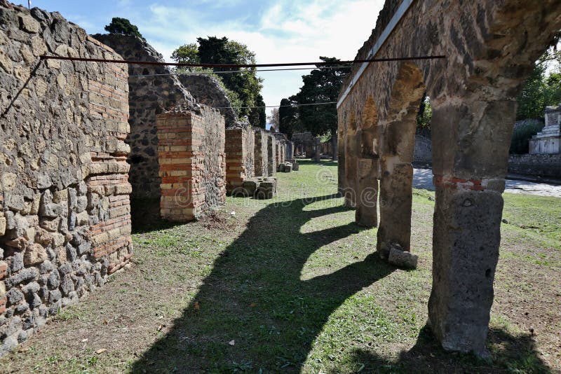 Pompei - Scorcio Della Necropoli Di Porta Ercolano Editorial ... Pompei - Scorcio Della Necropoli Di Porta Ercolano Editorial ...