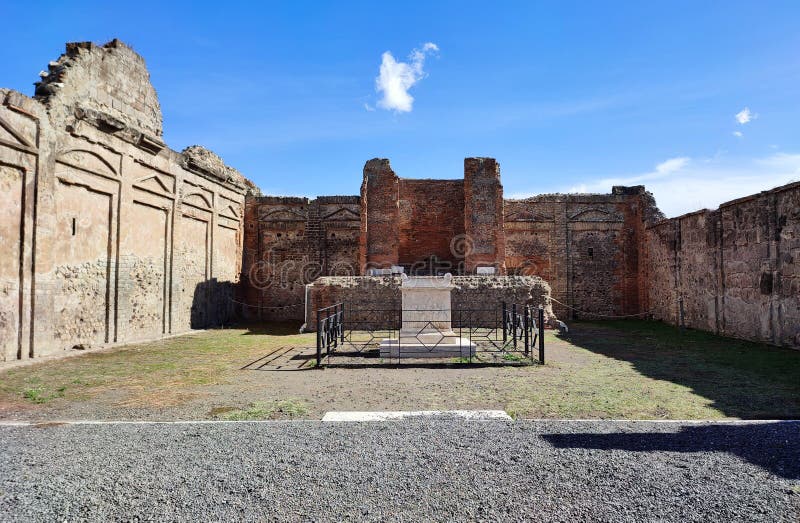 Pompei - Tempio Di Vespasiano Editorial Stock Image - Image of ruins ...
