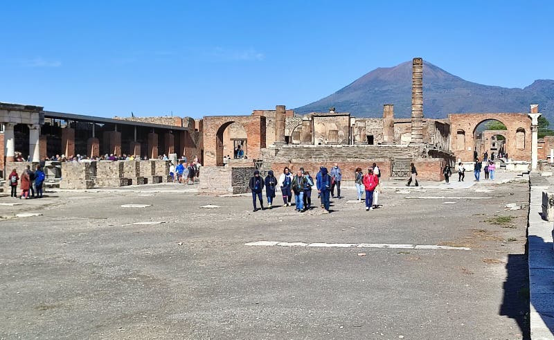 Pompei - Turisti Nella Piazza Del Foro Editorial Stock Image - Image of ... Pompei - Turisti Nella Piazza Del Foro Editorial Stock Image - Image of ...
