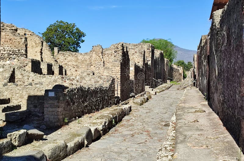 Pompei - Vicolo Della Fullonica Editorial Stock Photo - Image of insula ...